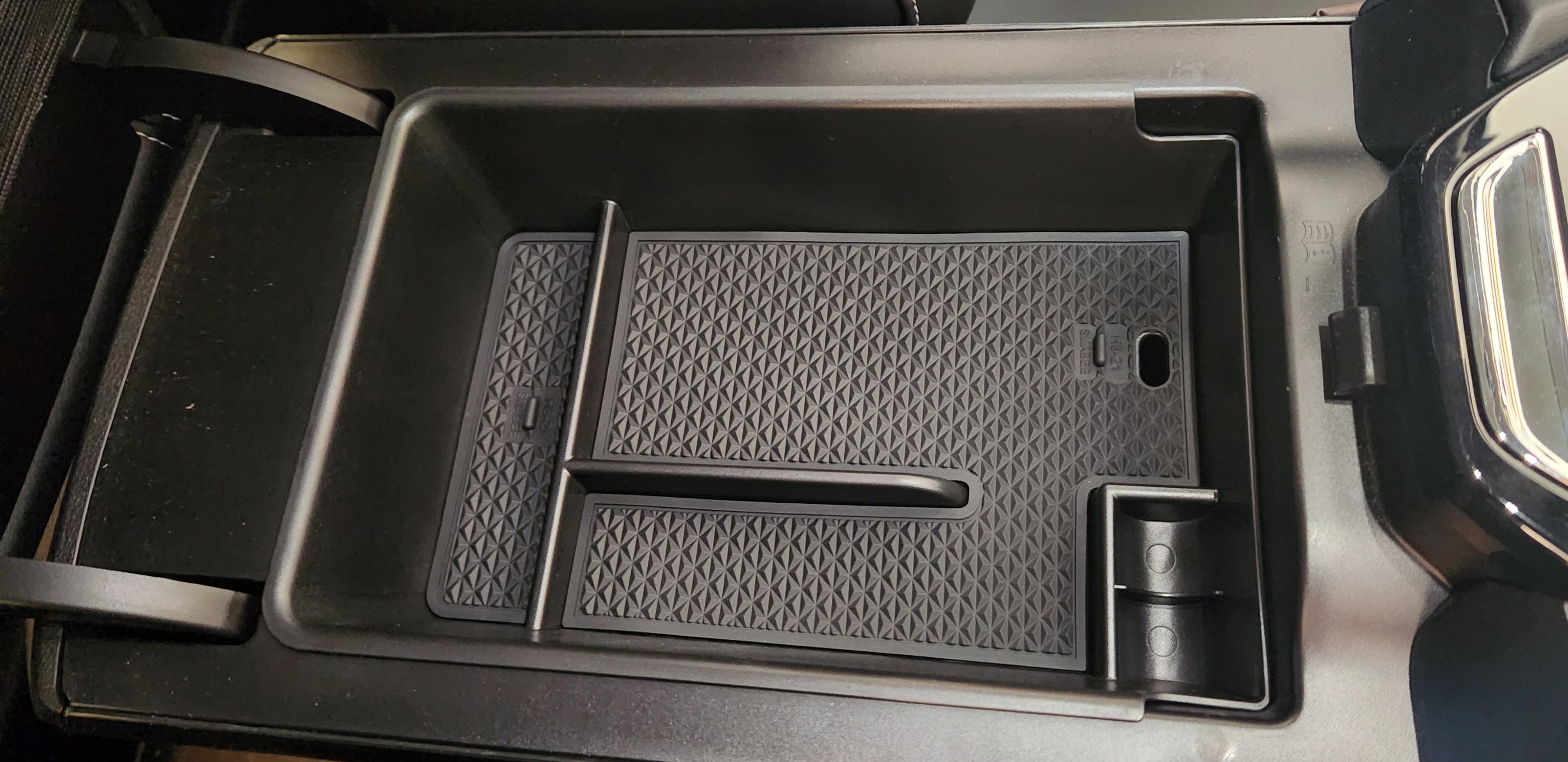 Haval H6 / H6GT 2021+ Armrest Storage Tray – HW Accessories (Aust) Pty Ltd